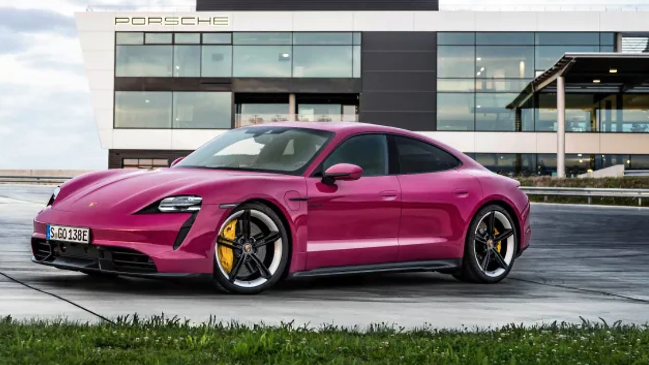 Porsche Taycan MY2022 si tinge di rosa. Arrivano anche novità tecniche ...