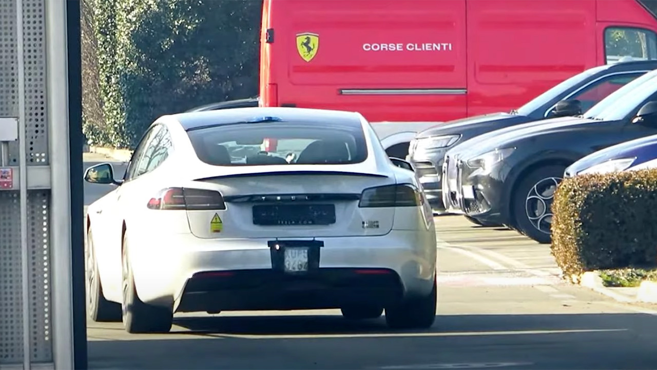 Ferrari prova una Tesla Model S Plaid. La considera il riferimento per ...