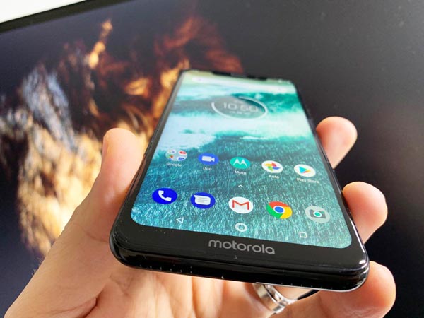 Motorola One: la notch, Android One e altro. La recensione | Hardware ...