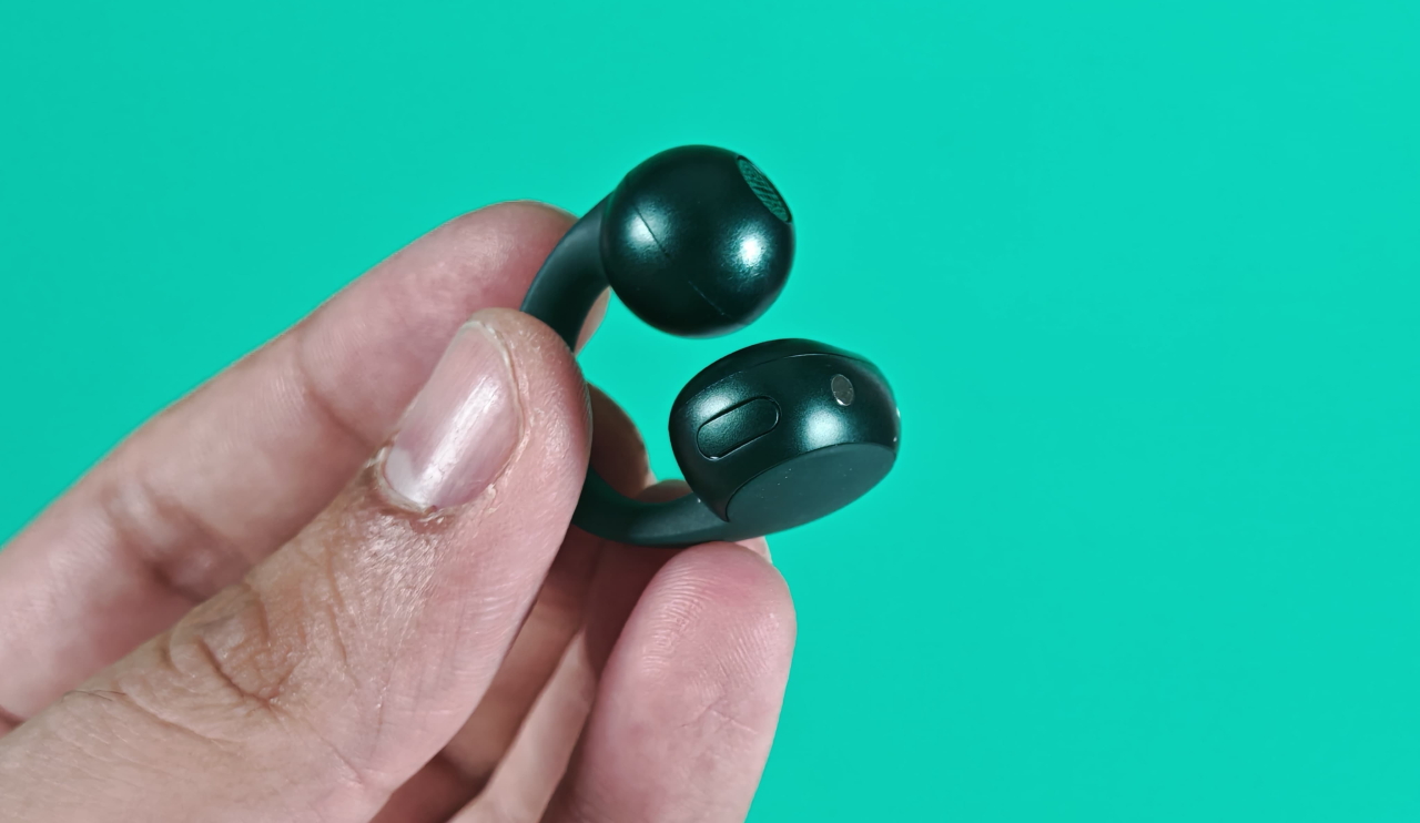 Moto Buds Loop: tra design e musica, ecco le prime open-ear di Motorola ...