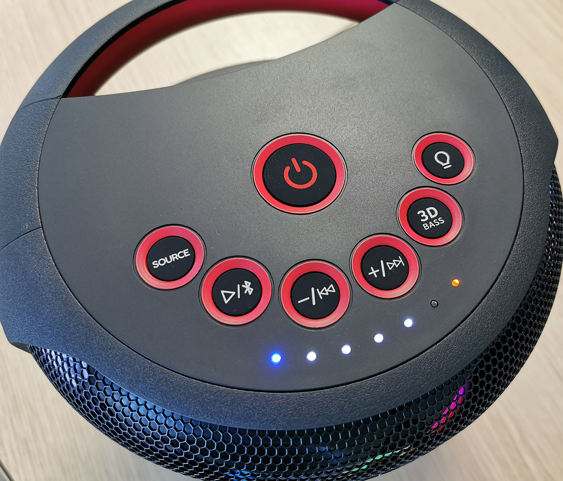 Sharp PS-919: lo speaker portatile a batteria per stare all'aperto ...
